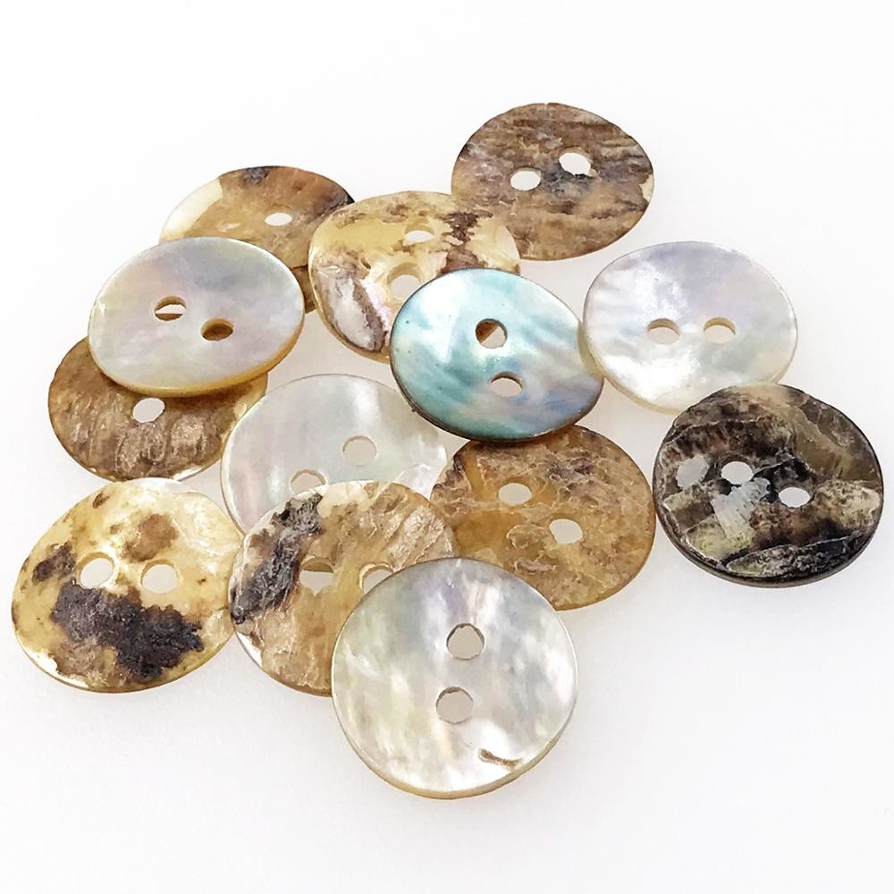 Akoya Shell White Pearl Natural Color Buttons Classic Round 2 Holes Akoya Shell White Pearl Natural Color Buttons Classic Round 2 Holes